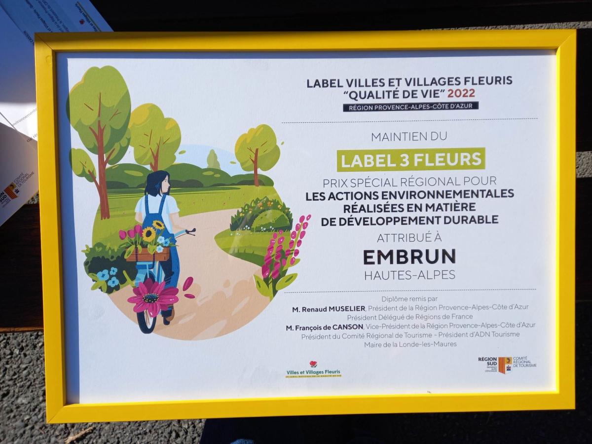 Embrun conserve sa 3ème Fleur du label "Villes et villages fleuris ...